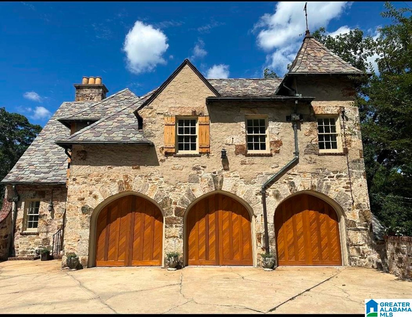 2919 FAIRWAY DRIVE | Ray & Poynor