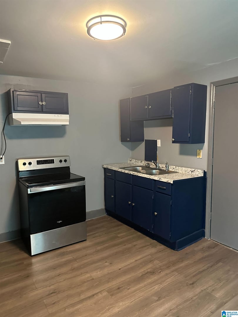 334 BETA STREET S | Ray & Poynor