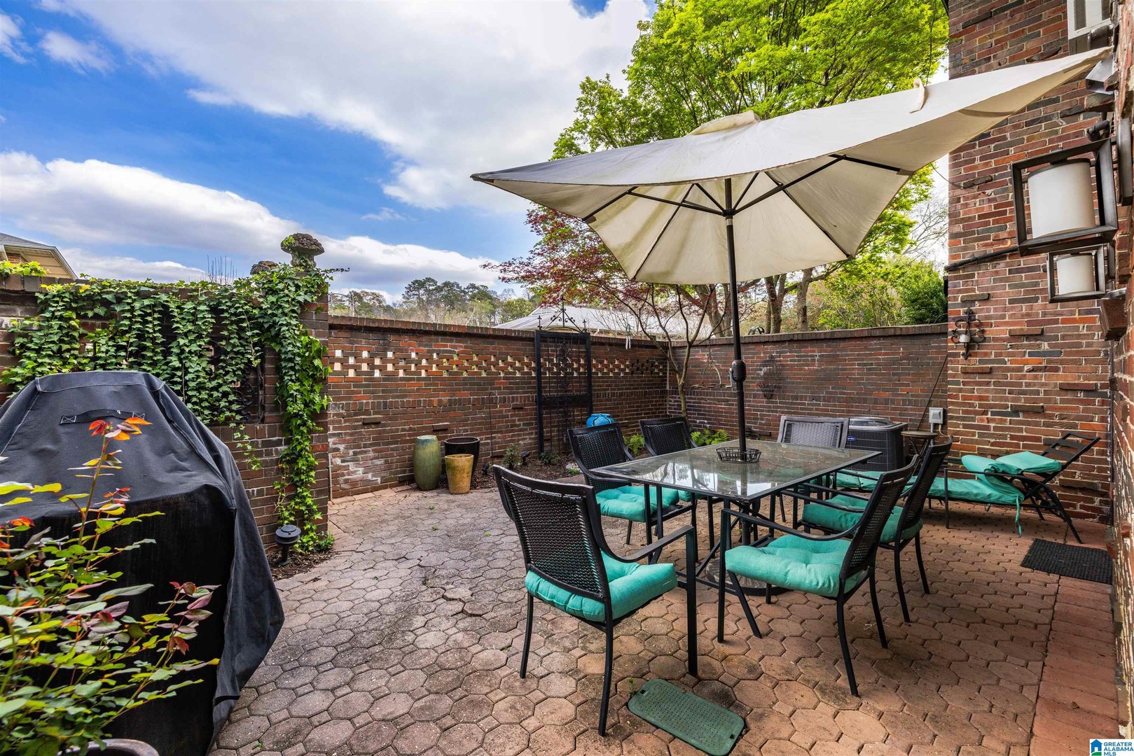 2540 MOUNTAIN BROOK CIRCLE #2540 | Ray & Poynor